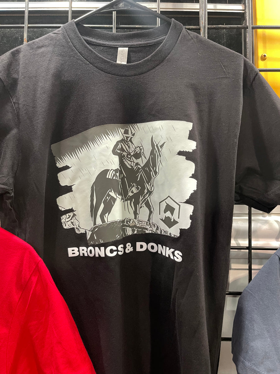 Old Red Black T shirt – Broncs and Donks